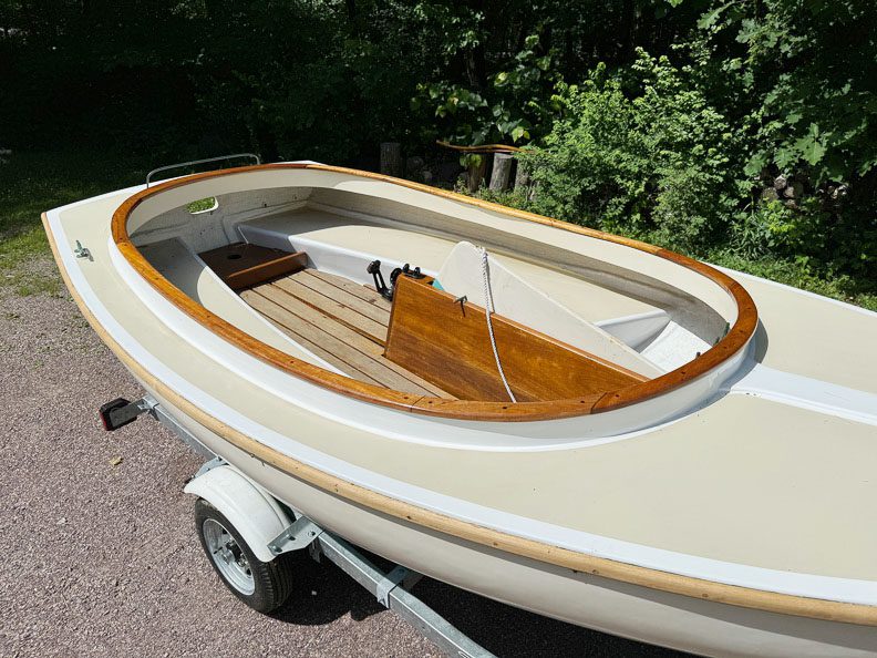 Arey's Cat - PENDING | Arey's Pond Boat Yard